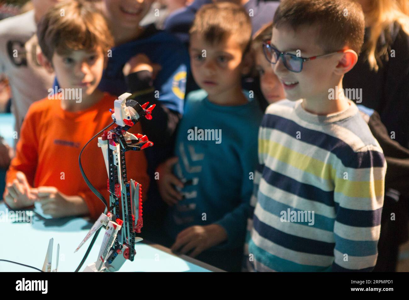 Robots 3d printers hi-res stock photography and images - Alamy