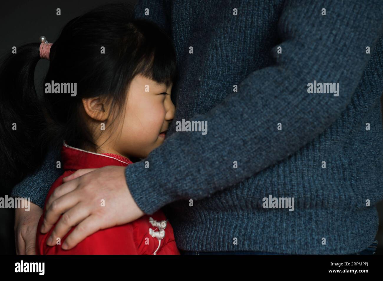200216 -- BEIJING, Feb. 16, 2020 -- Zhou Liang holds his daughter Zhou ...