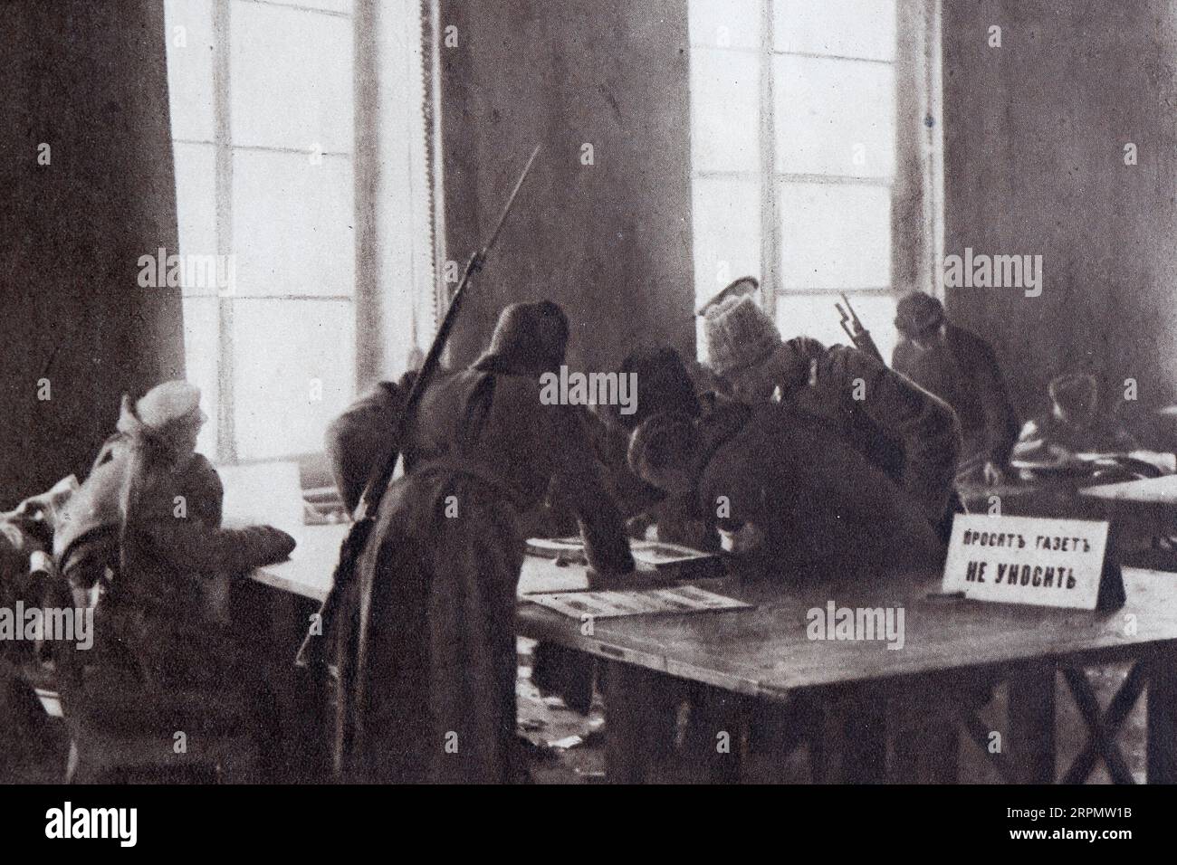 Soldiers at reading room hi-res stock photography and images - Alamy