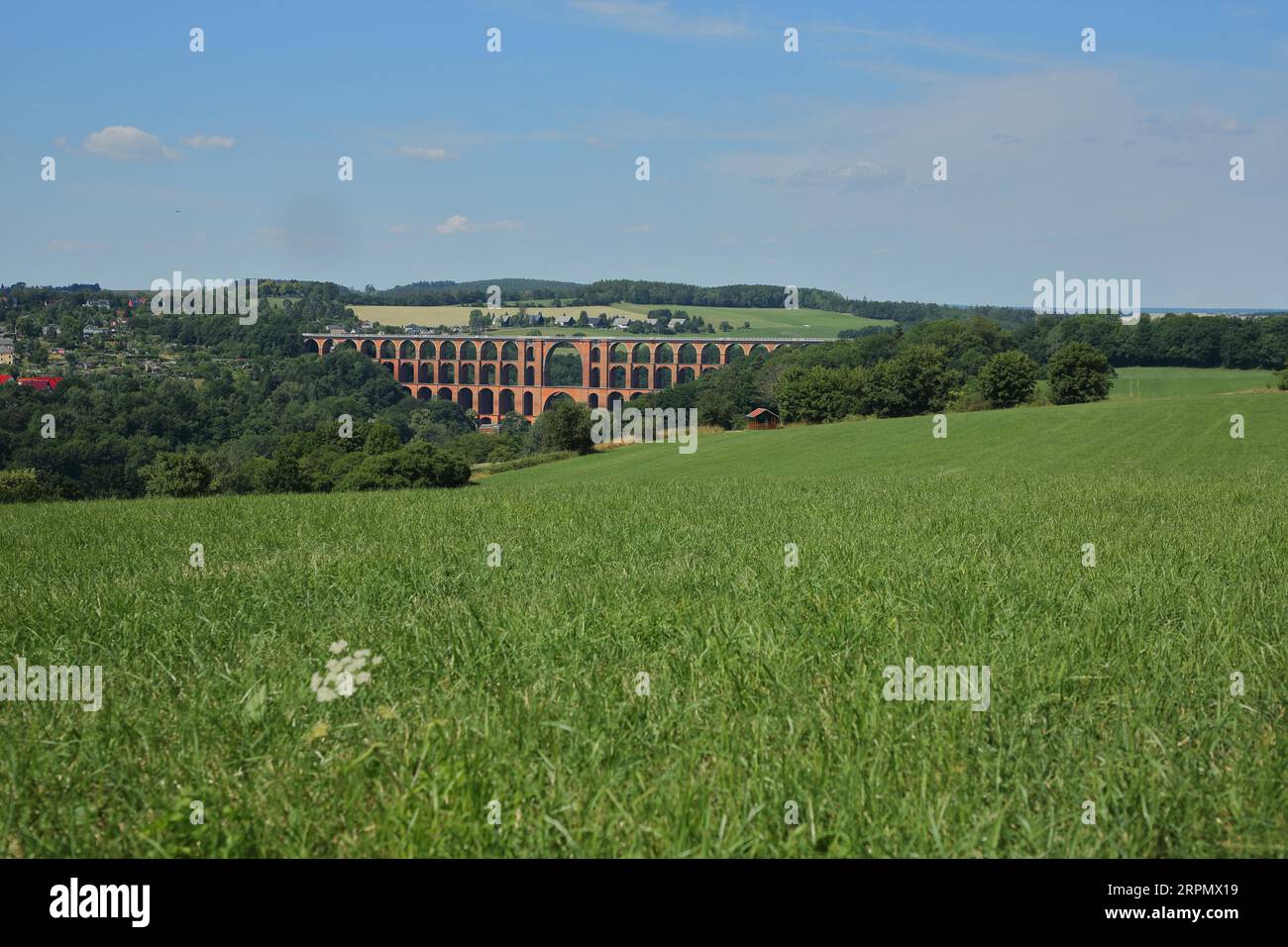 View of historical Goeltzschtal bridge with bricks, bricks, viaduct ...