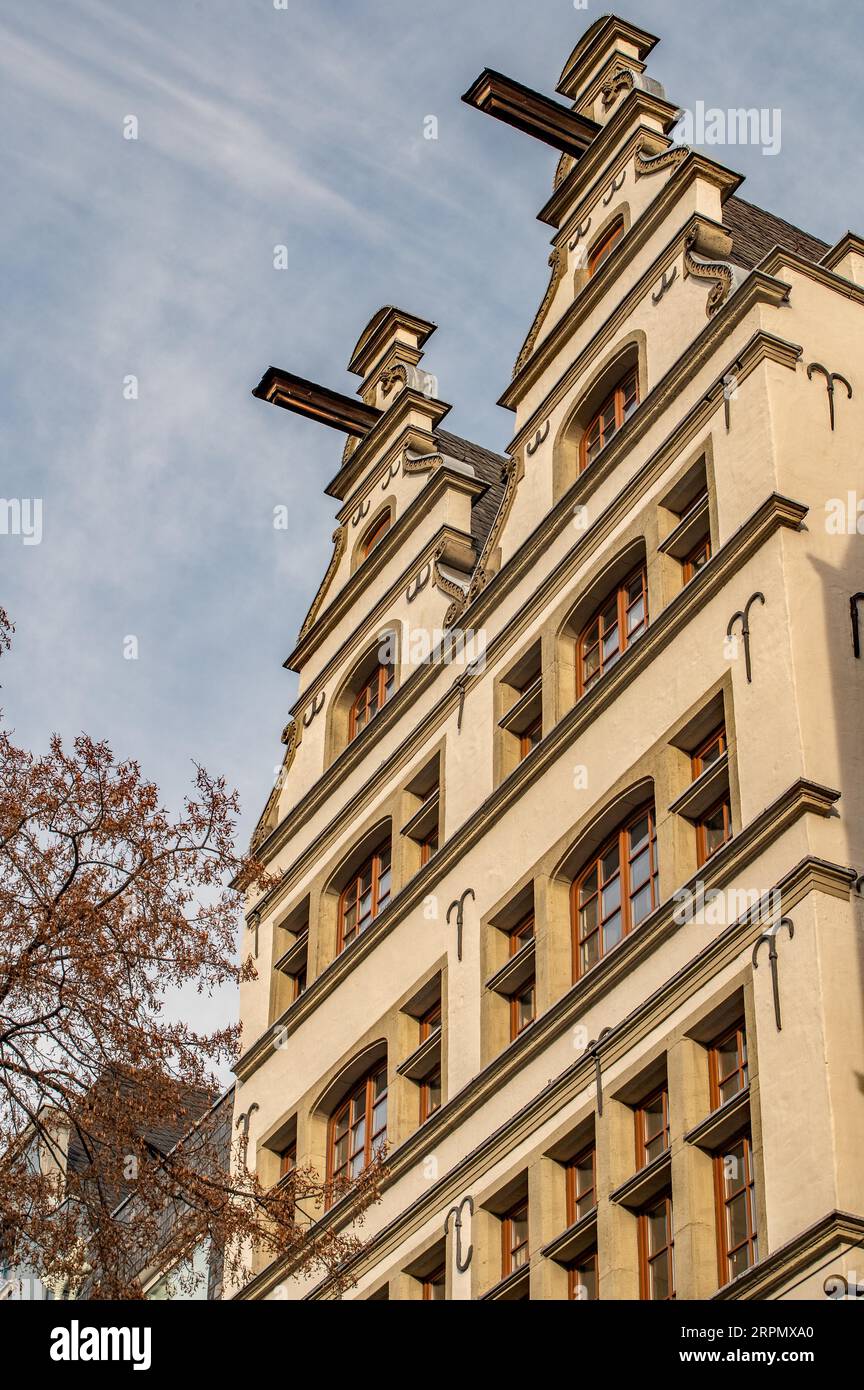 Historic building exterior hi-res stock photography and images - Alamy