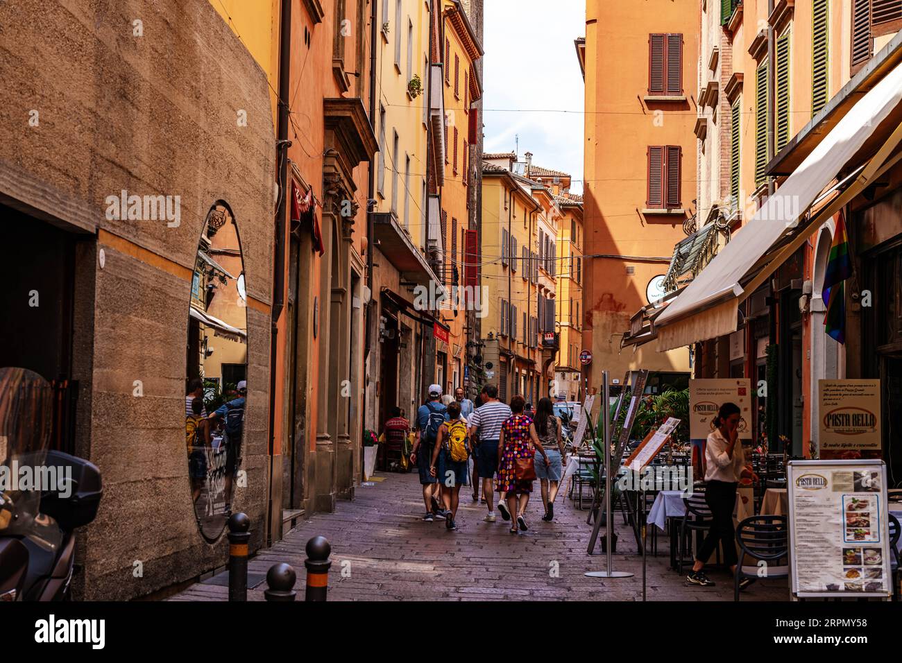 Narrow street in bologna hi-res stock photography and images - Alamy