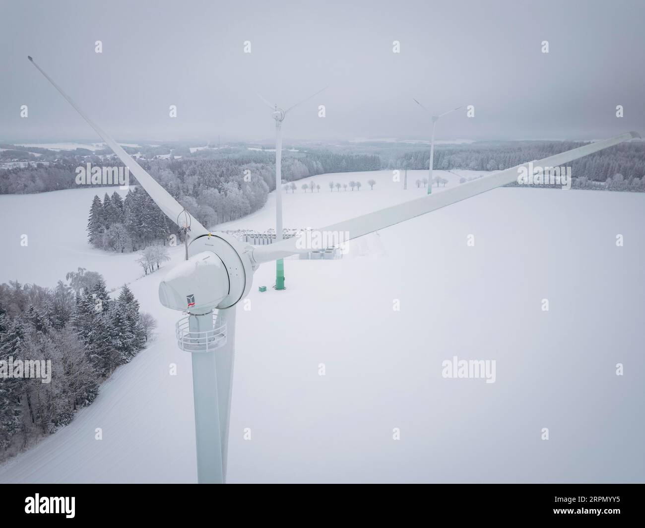 Atmospheric misty mountains hi-res stock photography and images - Alamy
