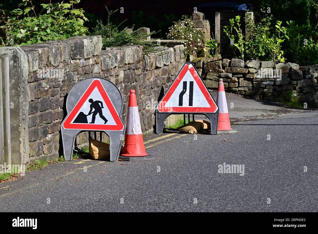 Around the UK - Advanced road width restriction signage Stock Photo - Alamy