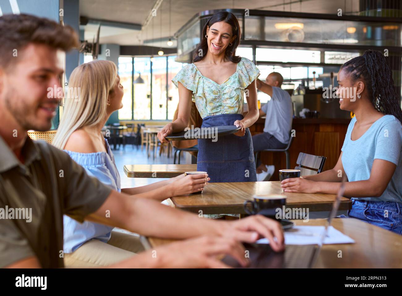 Female waitress friends cafe hi-res stock photography and images - Alamy