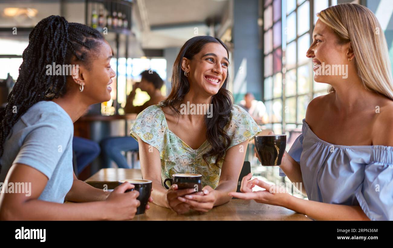 Multi coloured people restaurant hi-res stock photography and images ...