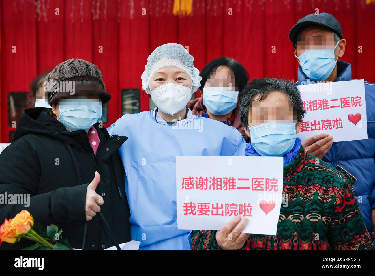 200223 -- WUHAN, Feb. 23, 2020 -- Chief nurse Xun Can 2nd, L of the ...