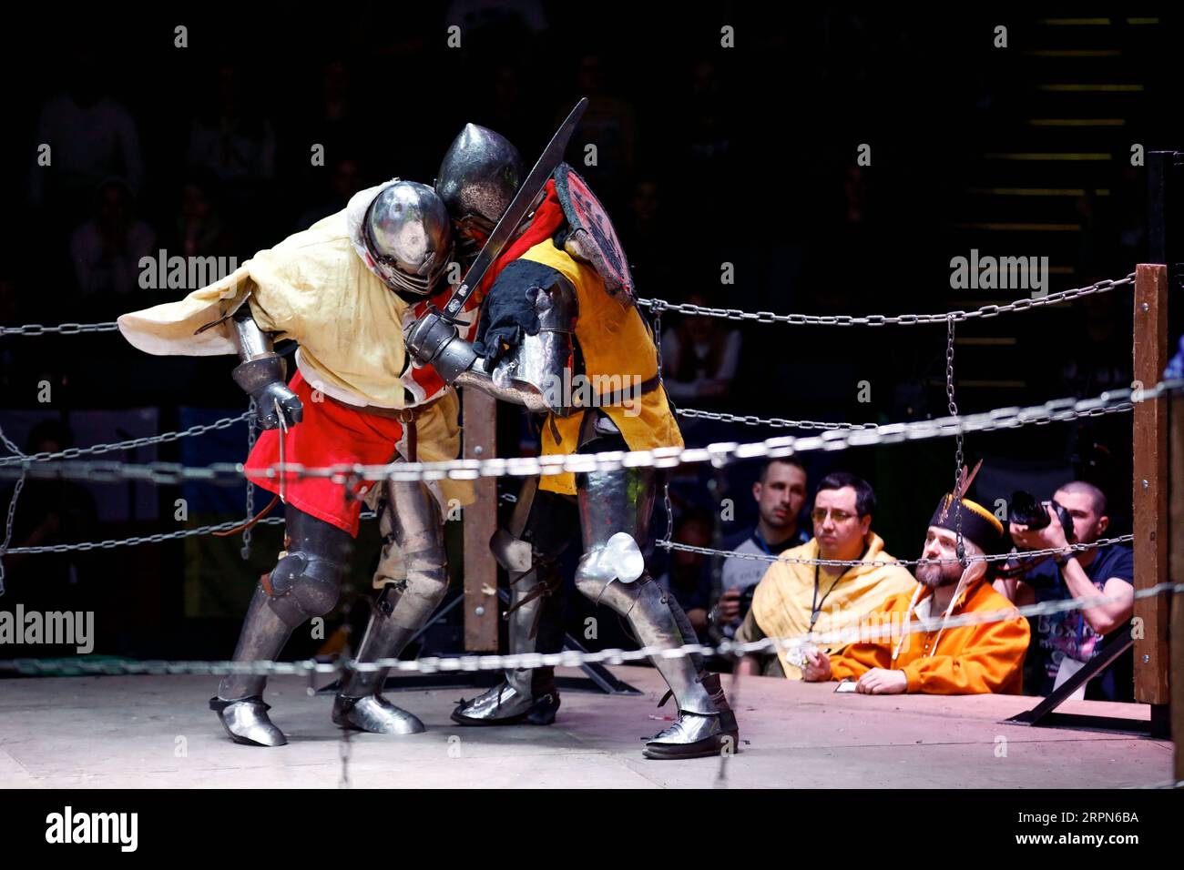 Knights warior hi-res stock photography and images - Alamy