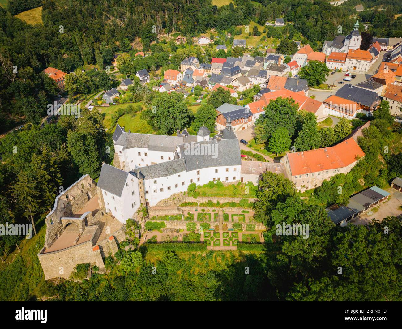 Lauenstein Castle originated from a castle with a core dating from the ...