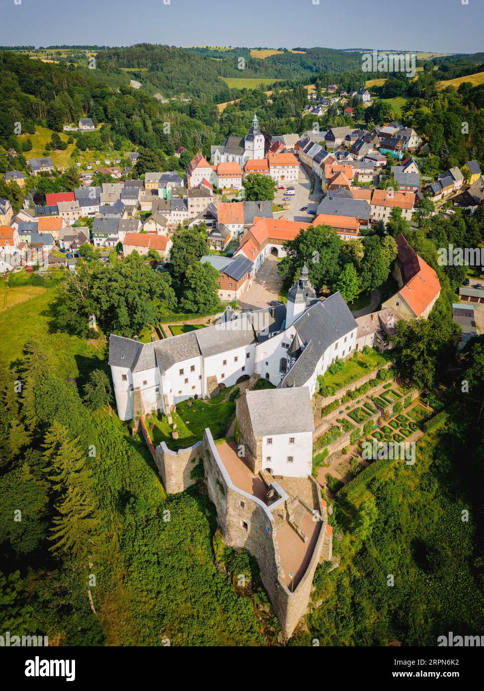 Lauenstein Castle originated from a castle with a core dating from the ...