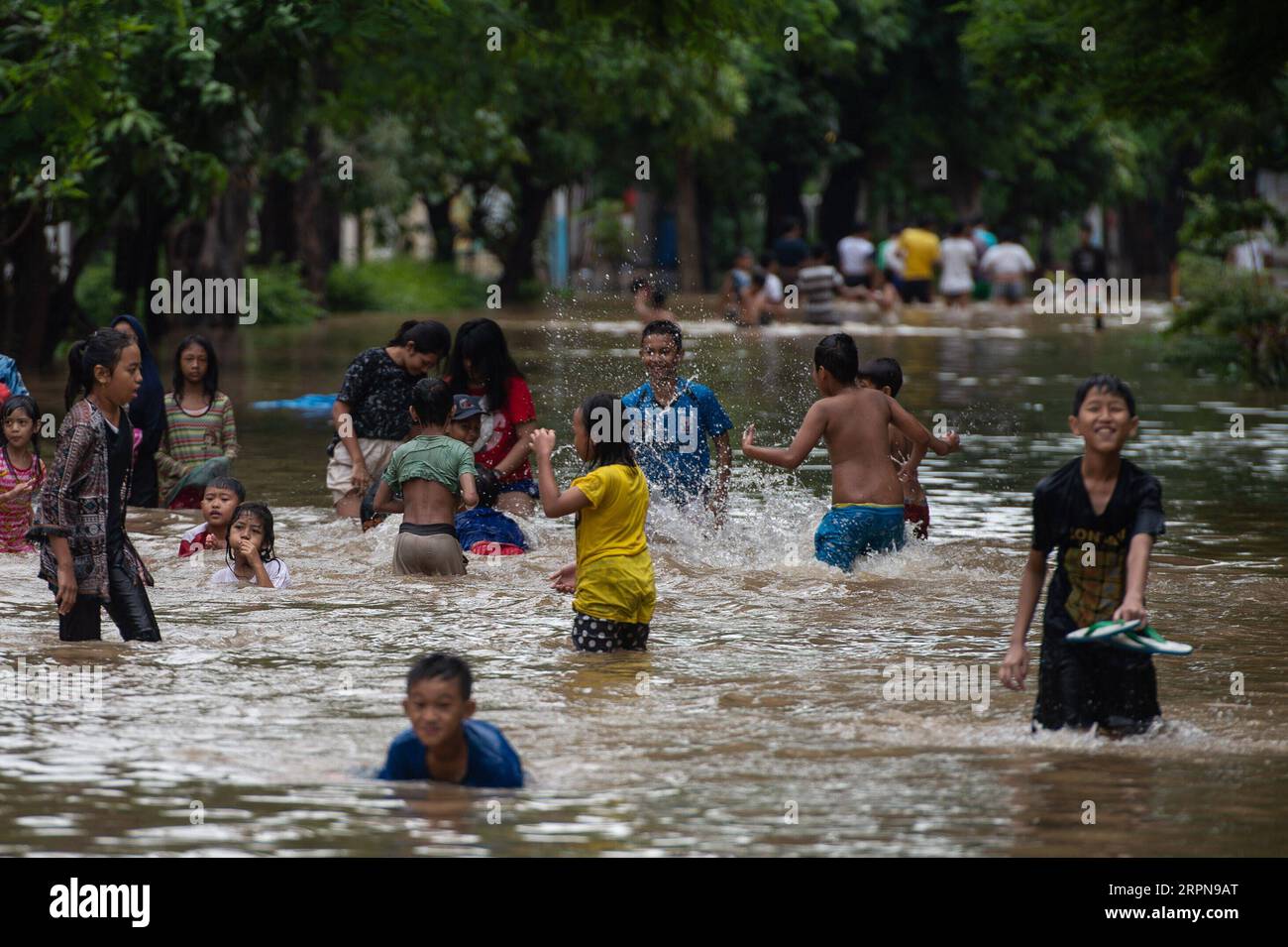 Children play in flood in hi-res stock photography and images - Alamy