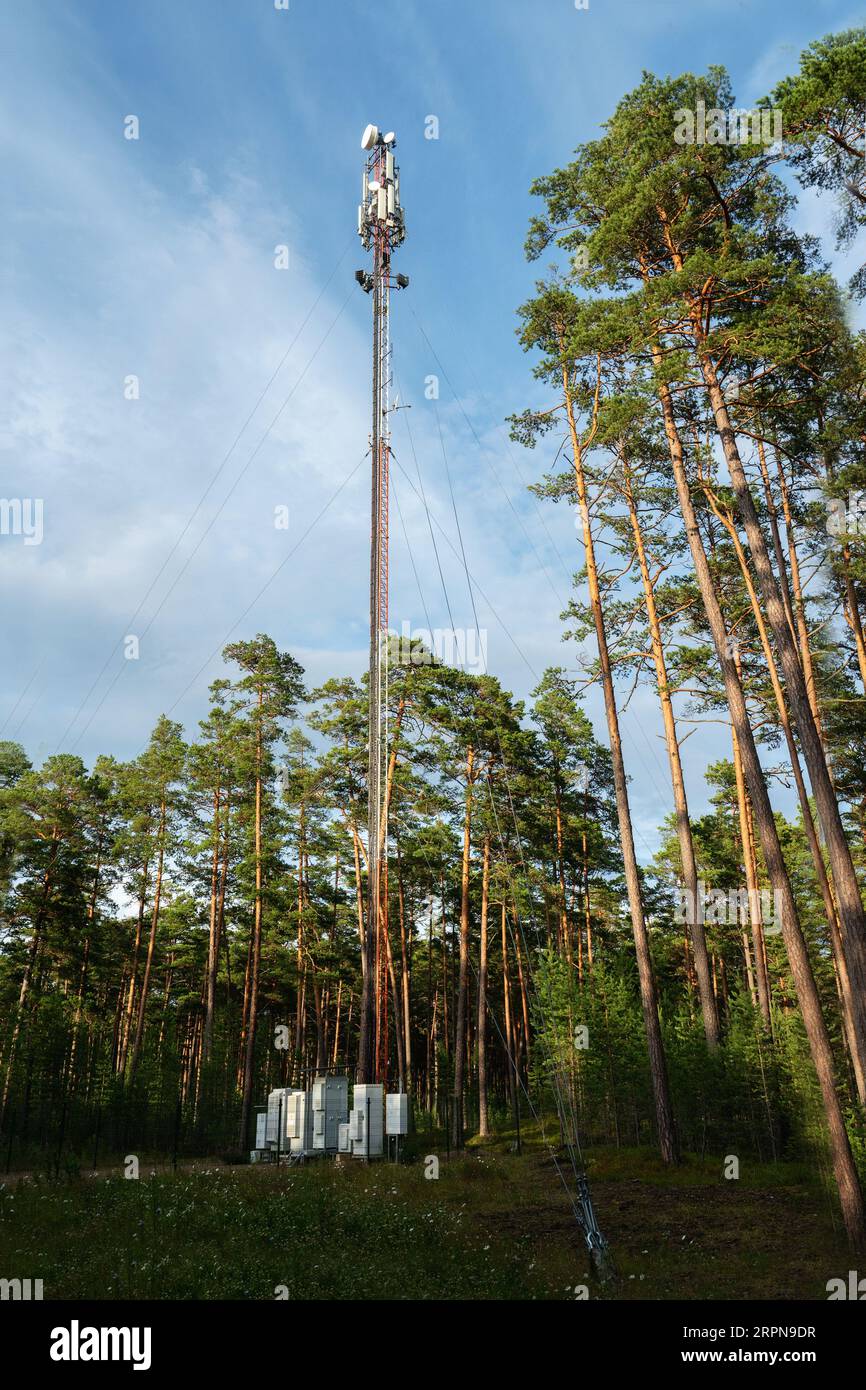 Telecommunication tower with antenna system for radio, microwave and ...