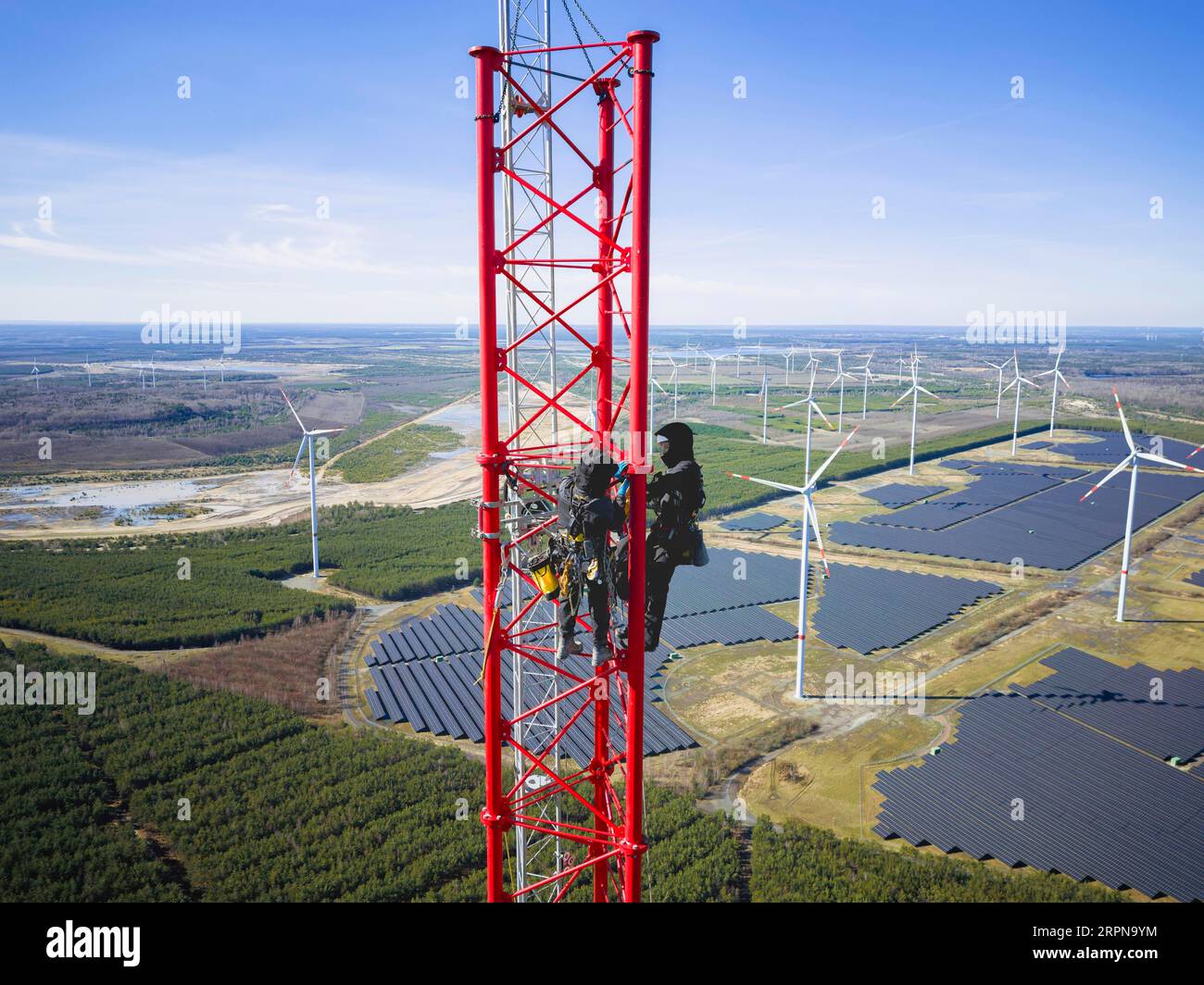 Aerial energy facility hi-res stock photography and images - Alamy