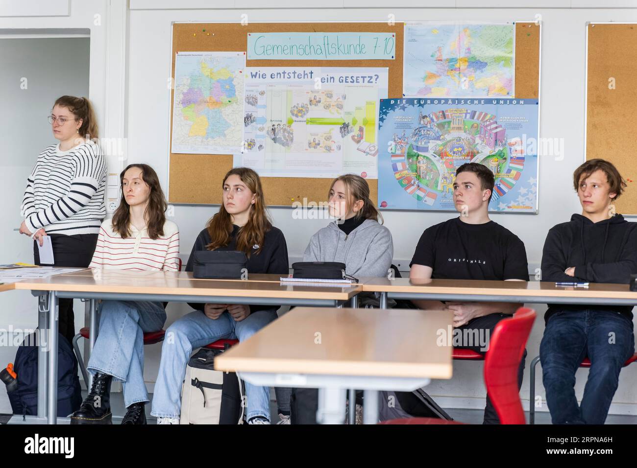 Teacher record lesson classroom hi-res stock photography and images - Alamy
