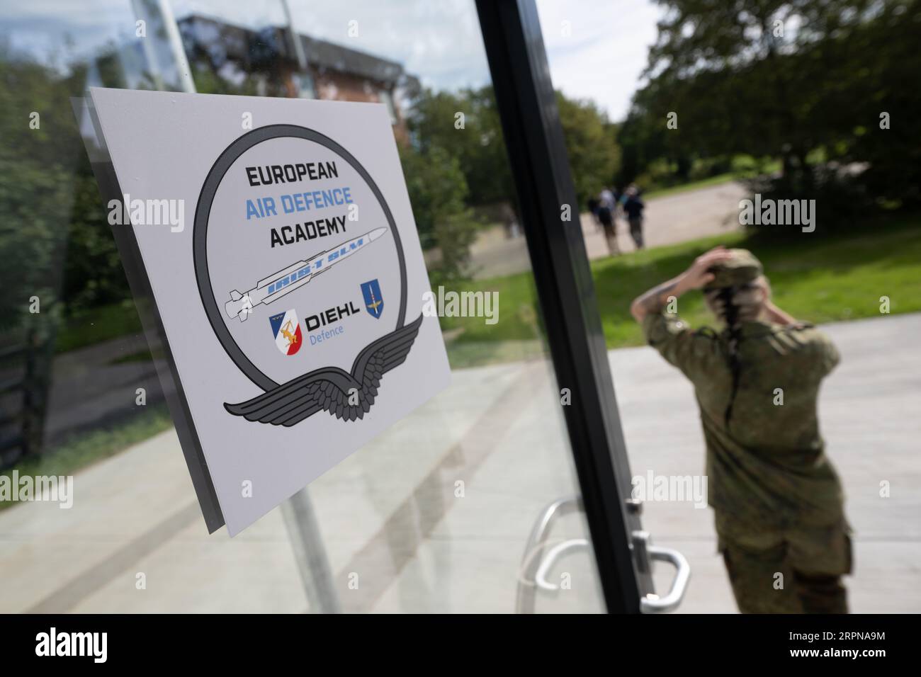 Military arrow symbol hi-res stock photography and images - Alamy