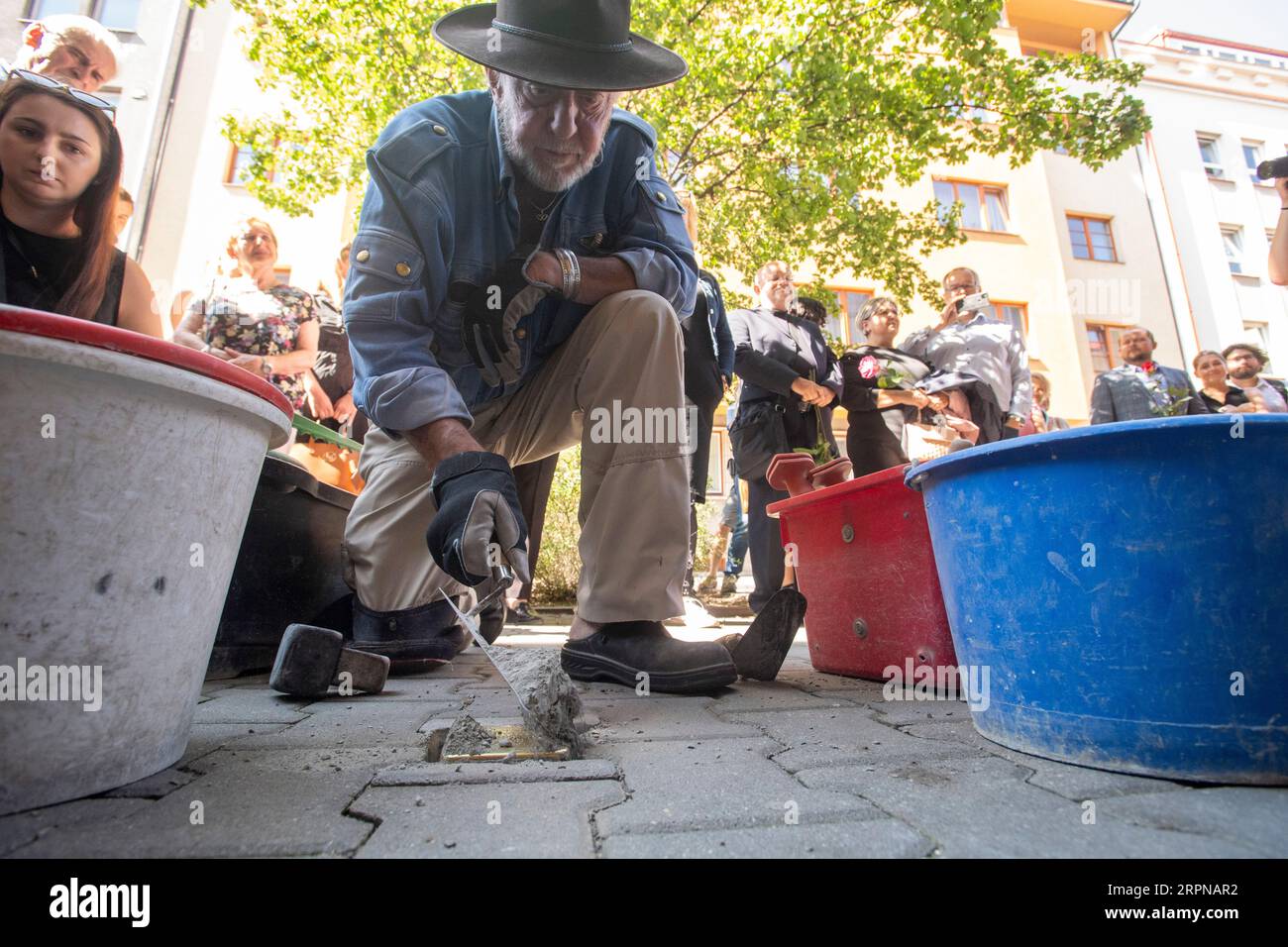 Nazi stumbling stones hi-res stock photography and images - Alamy
