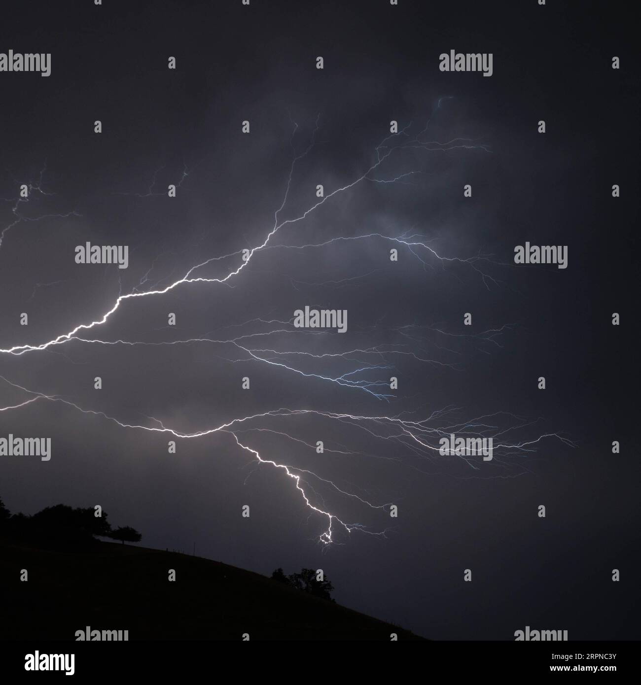 Lightning in night hi-res stock photography and images - Alamy