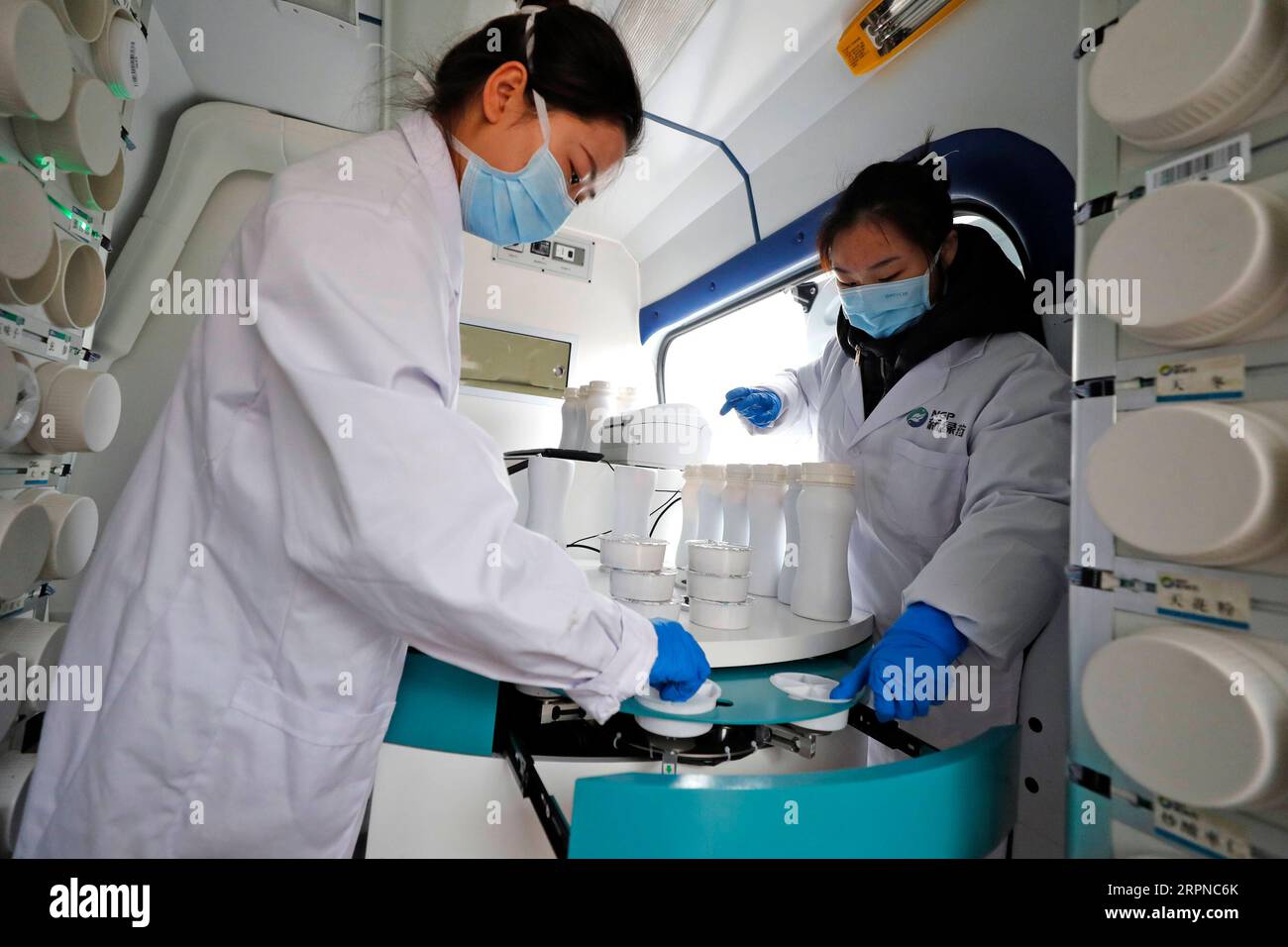 Medicine dispensing hospital hi-res stock photography and images - Alamy