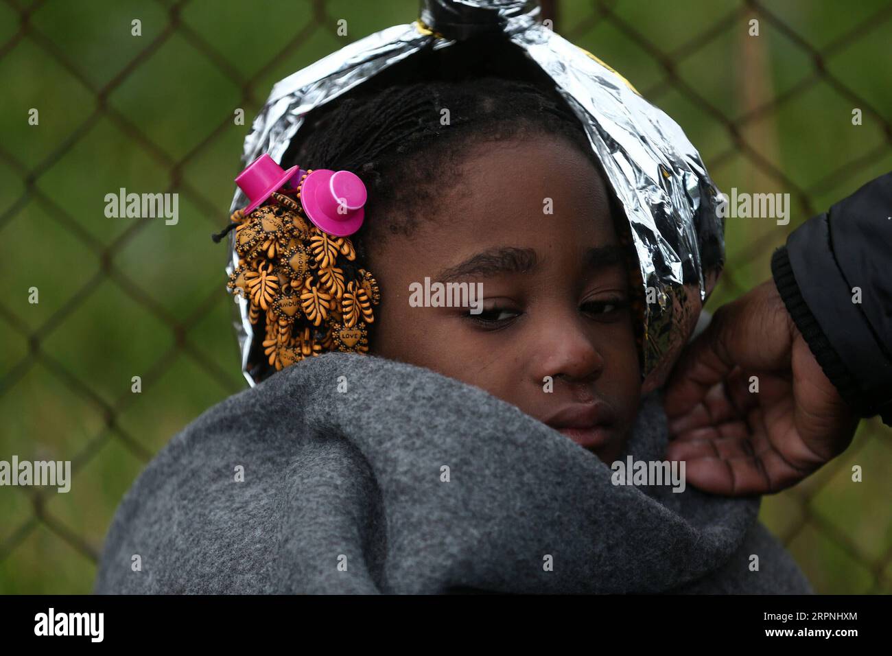 Migrant girl hi-res stock photography and images - Alamy