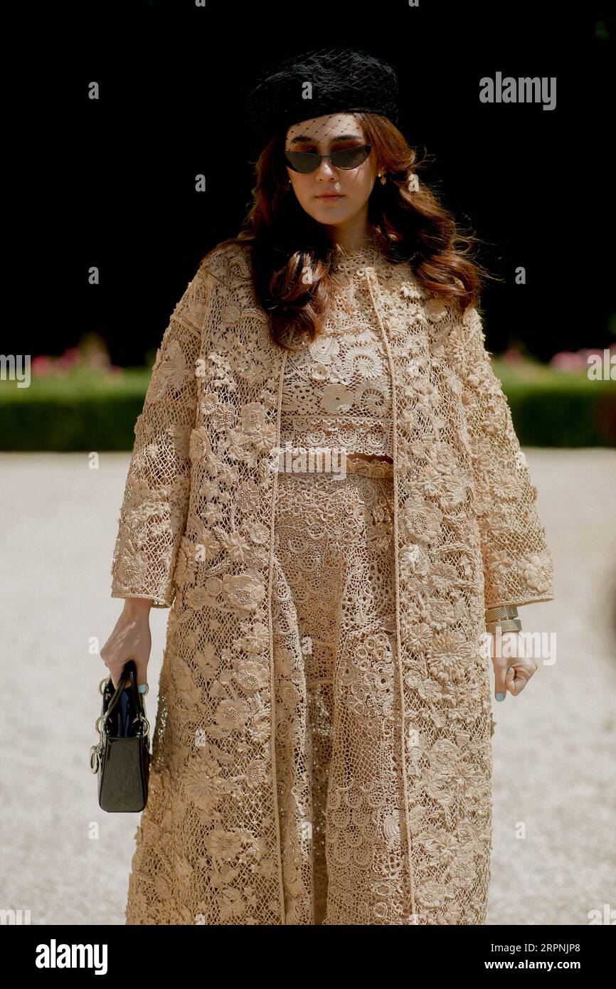 Street style, Araya Alberta Hargate arriving at Dior Fall-Winter 2023 ...