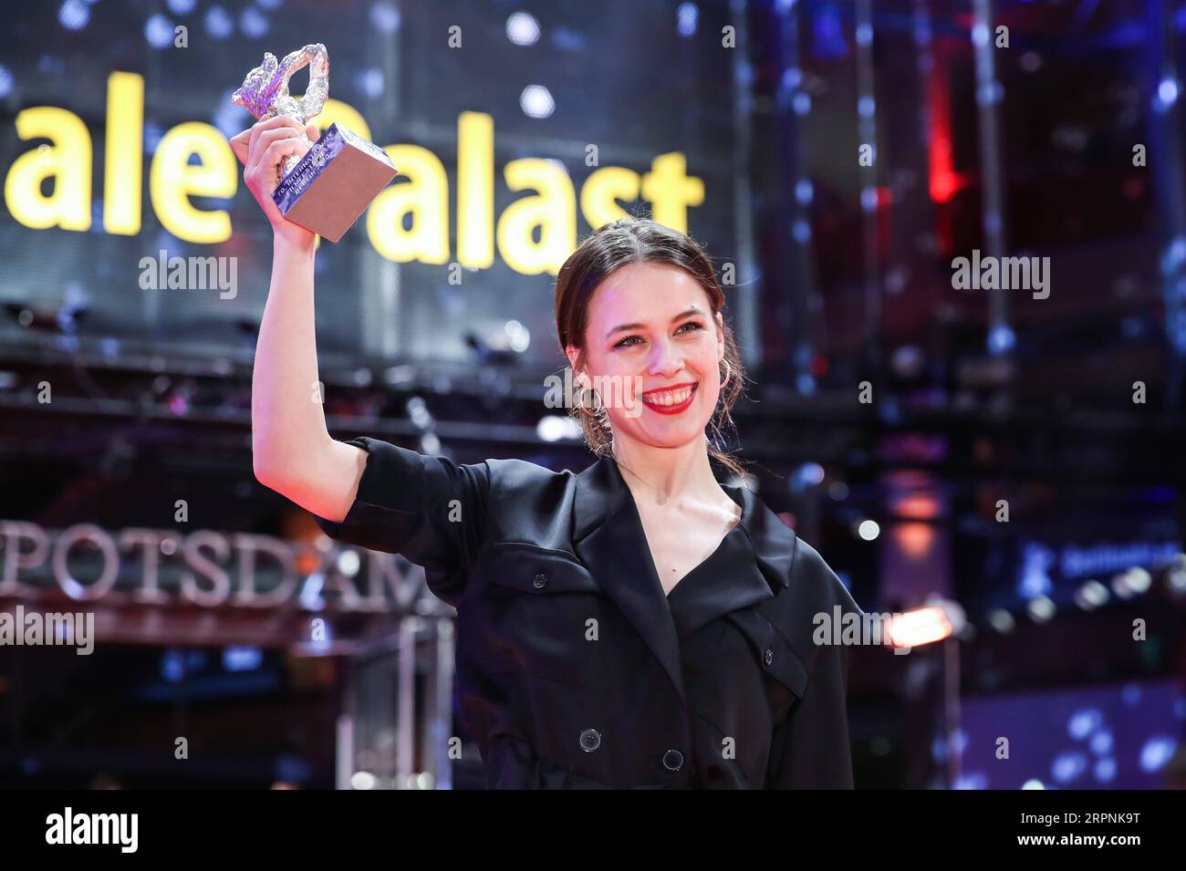 200301 -- BERLIN, March 1, 2020 -- Actress Paula Beer of film Undine poses for photos on the red ...