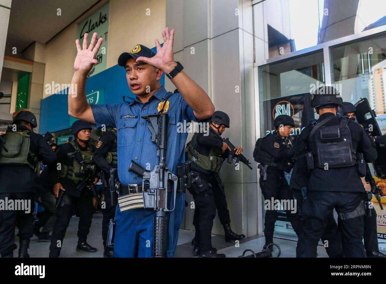 200302 -- MANILA, March 2, 2020 -- Members of the Special Weapons and ...