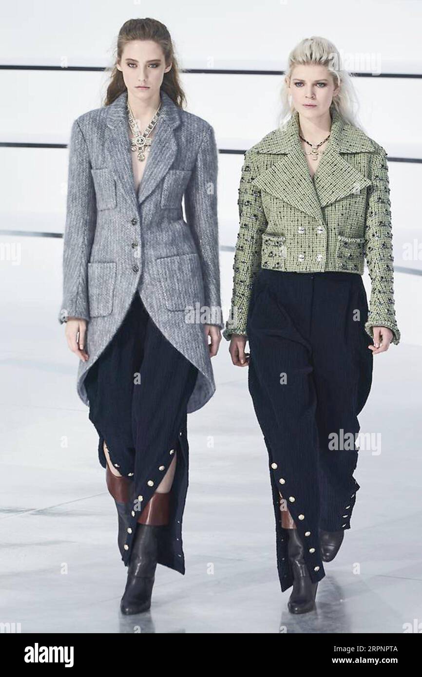 Chanel paris show 2021 hi-res stock photography and images - Alamy