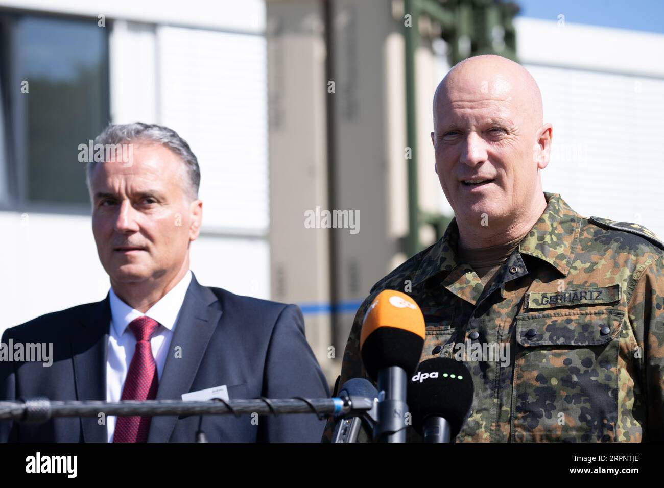 Panker, Germany. 05th Sep, 2023. Helmut Rauch (l), CEO of Diehl Defence ...