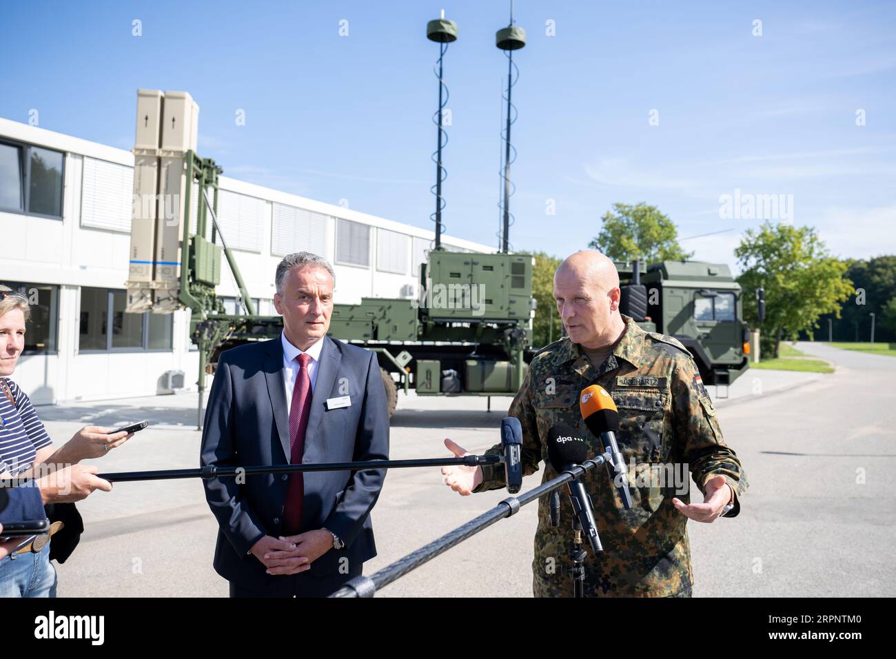 Panker, Germany. 05th Sep, 2023. Helmut Rauch (l), CEO of Diehl Defence ...