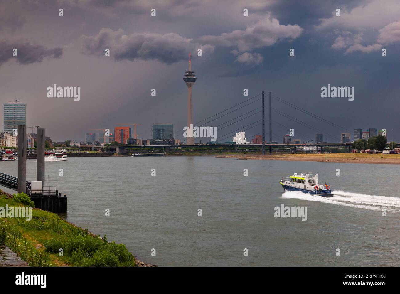 Schnellboot der polizei hi-res stock photography and images - Alamy