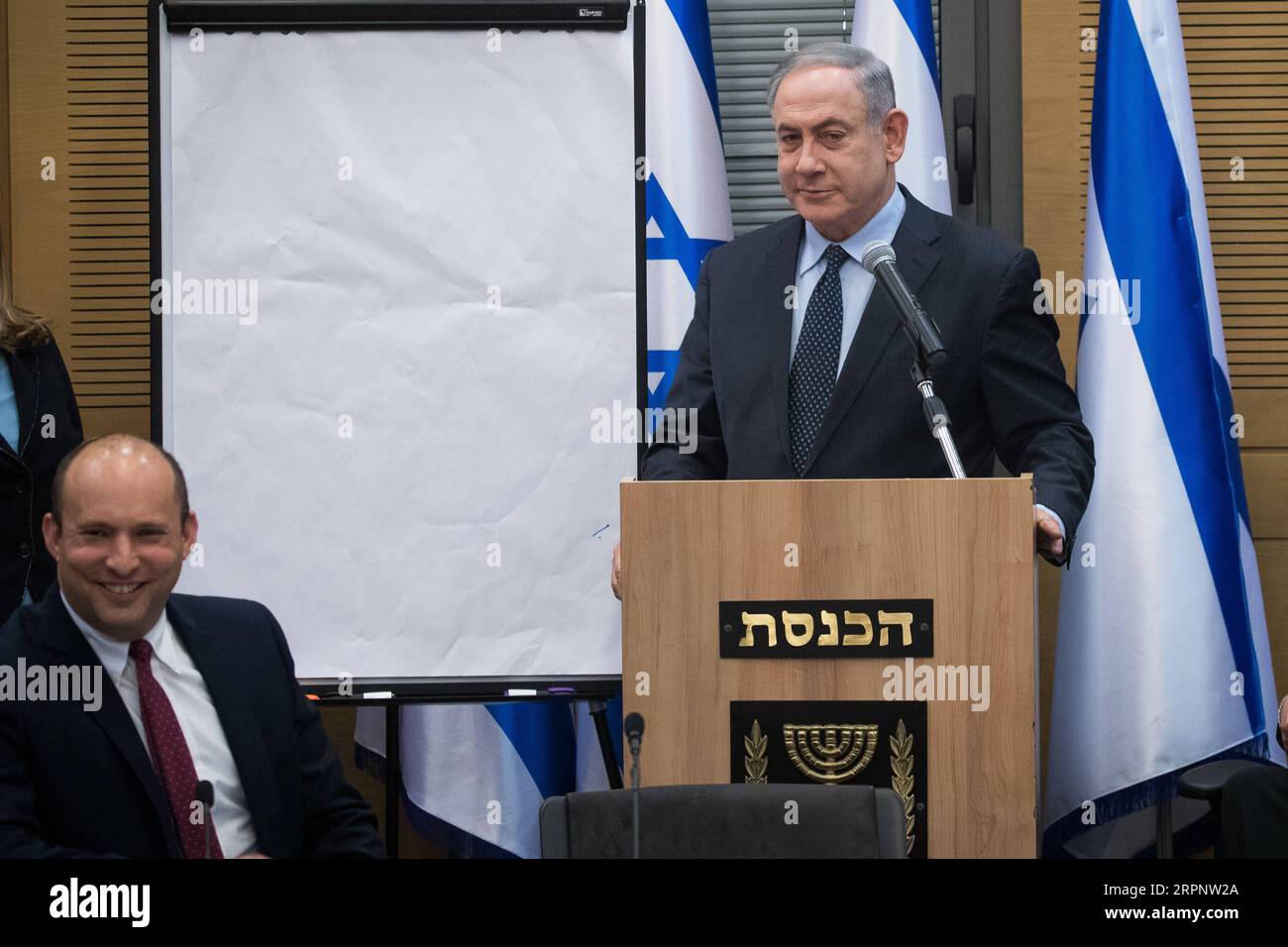 Figures meting hi-res stock photography and images - Alamy