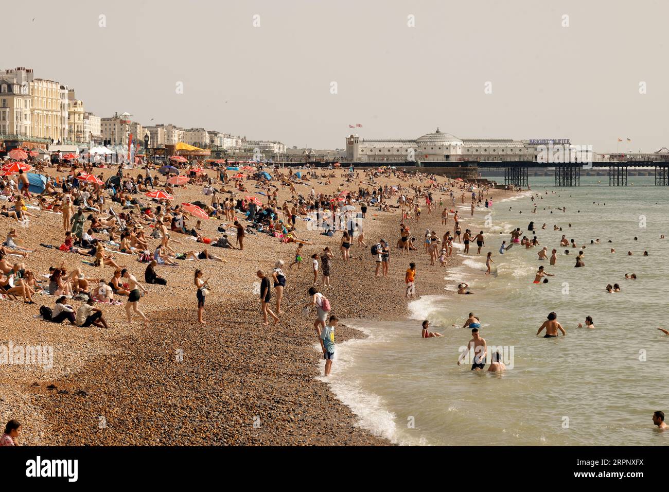 Brighton Beach, City of Brighton & Hove, East Sussex, UK. Heatwave hits ...