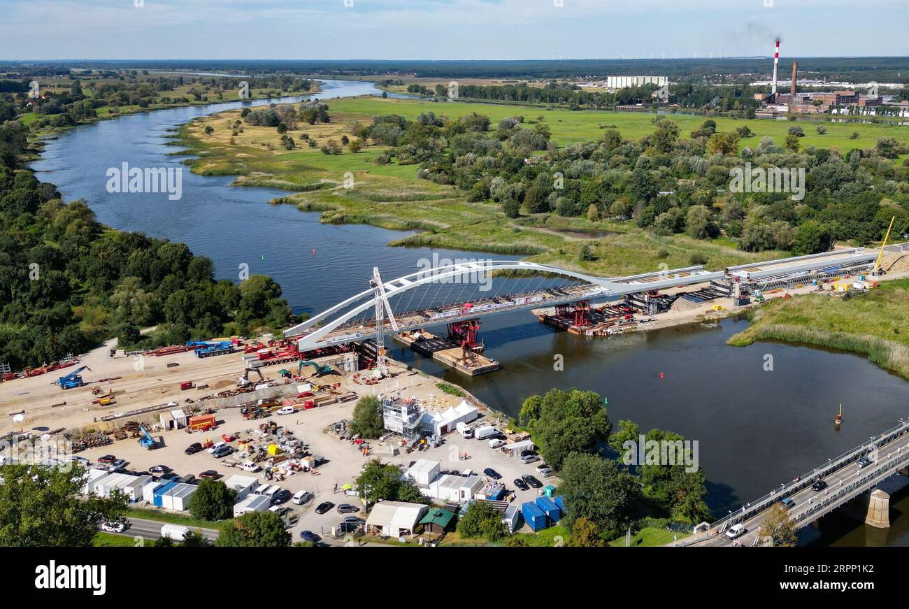 05 September 2023, Brandenburg, Küstrin-Kietz: The new railroad bridge ...