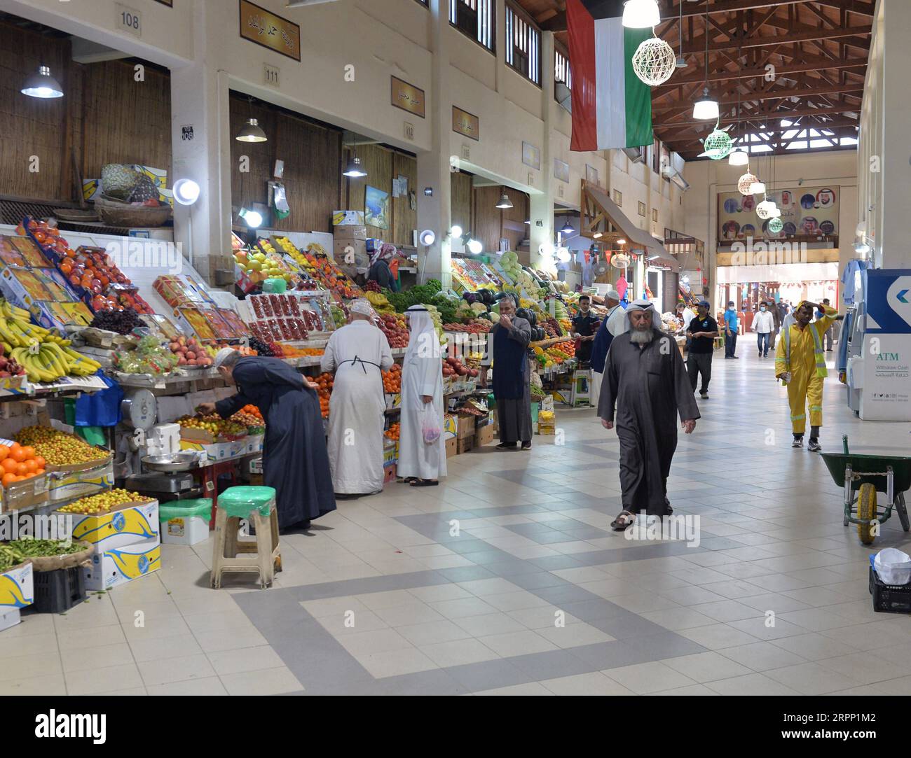200308 -- KUWAIT CITY, March 8, 2020 Xinhua -- People walk at Al ...