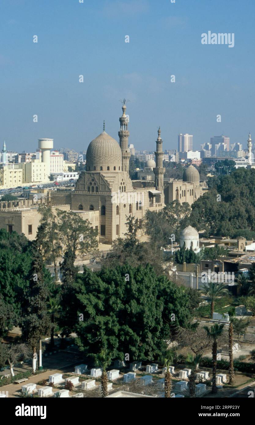 Mosques minarets on cairo hi-res stock photography and images - Alamy