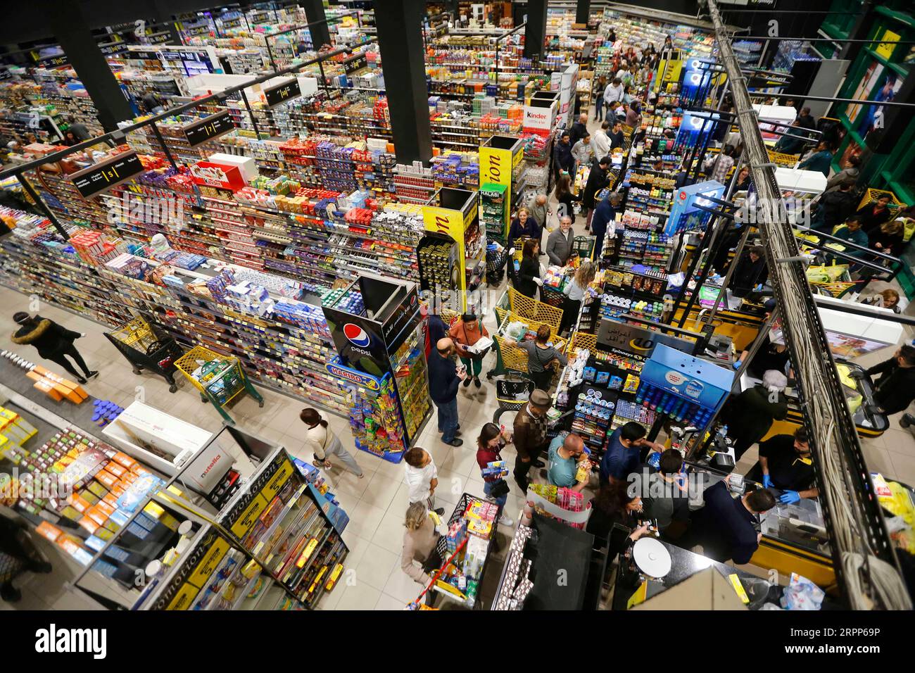 Lebanese supermarket hi-res stock photography and images - Alamy