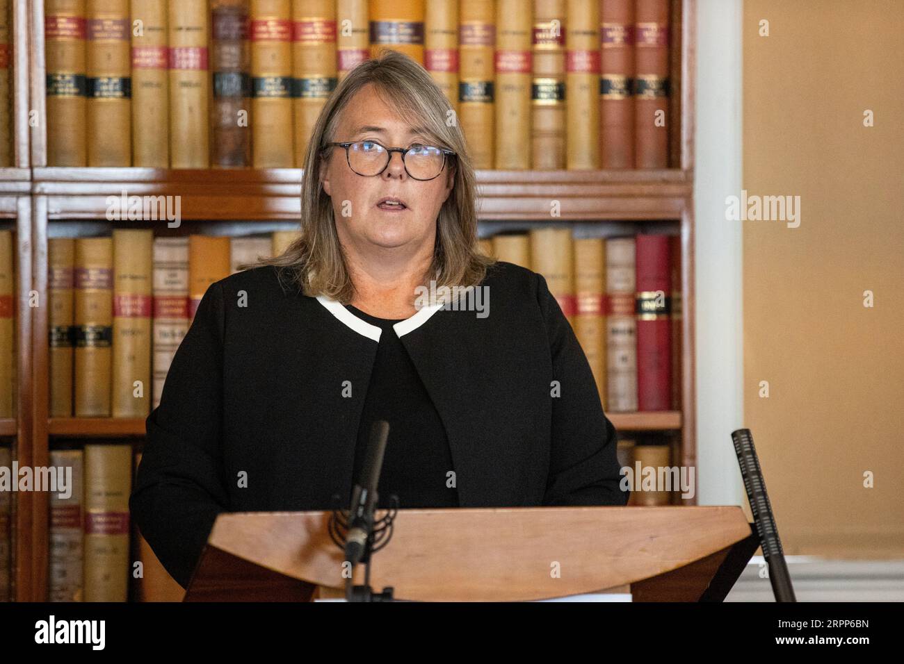 Royal courts of justice opening hi-res stock photography and images - Alamy