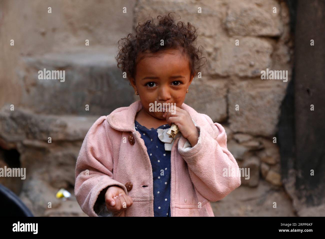 200312 -- YEMEN, March 12, 2020 Xinhua -- A Yemeni girl stands outside ...