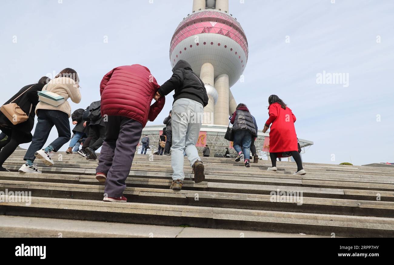 200312 -- SHANGHAI, March 12, 2020 -- Tourists prepare to enter the ...
