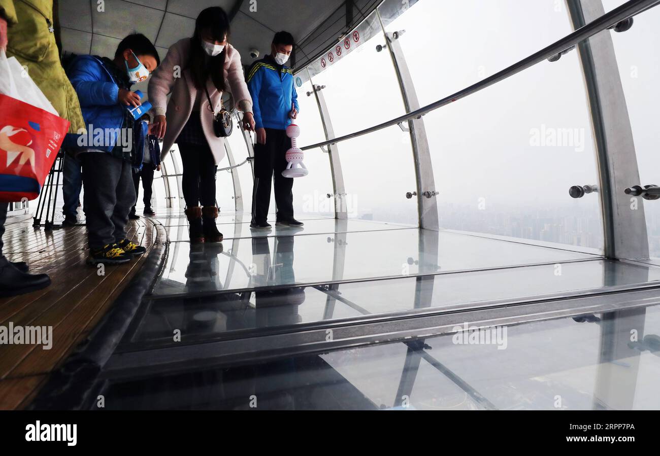 200312 -- SHANGHAI, March 12, 2020 -- Tourists enjoy scenery at the ...
