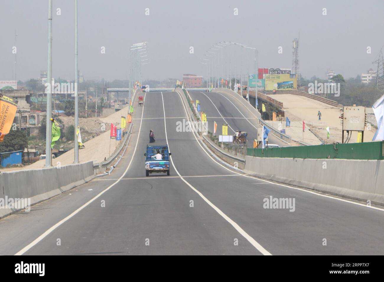 Eight lane expressway hi-res stock photography and images - Alamy