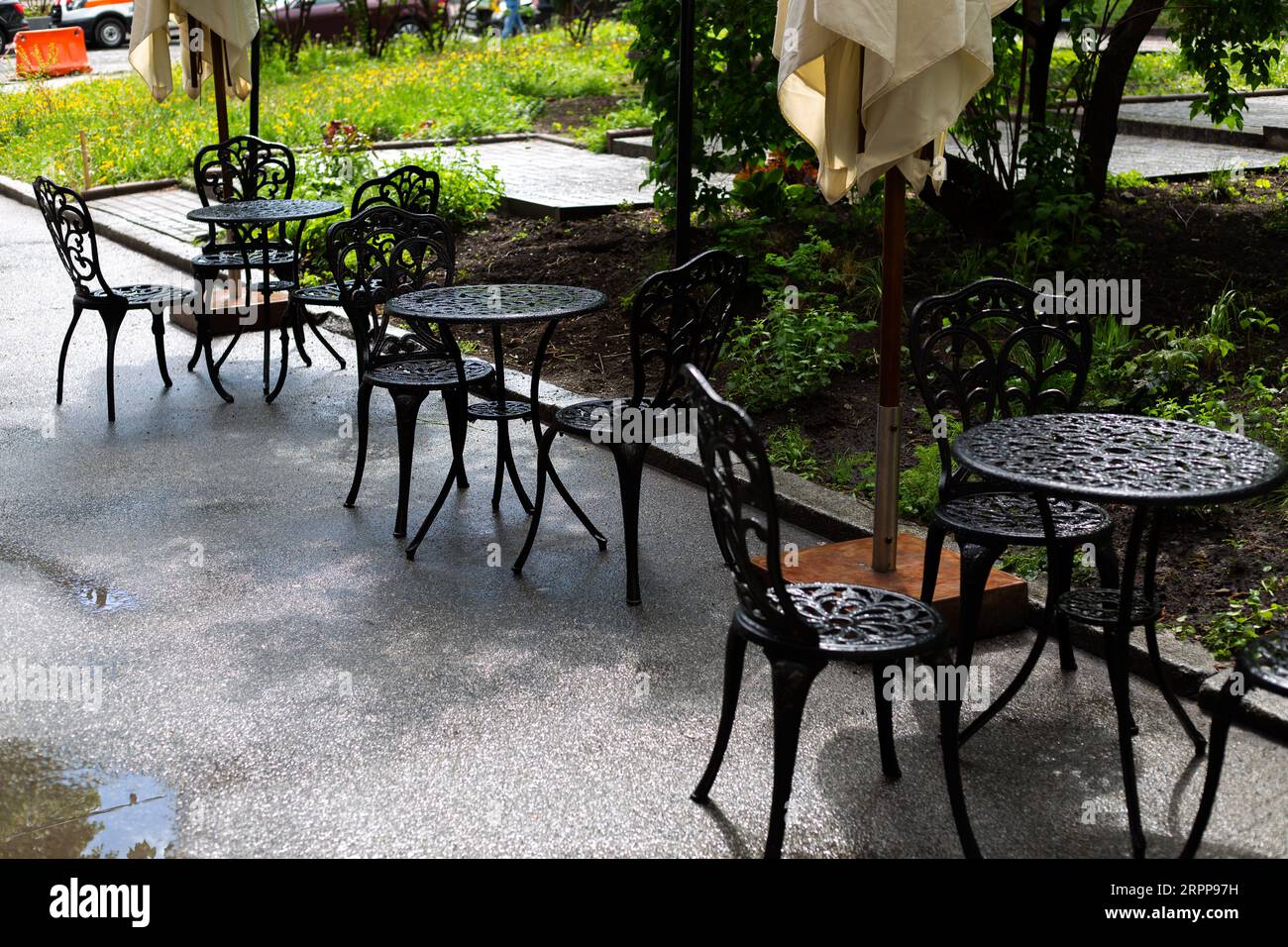 Outdoor cafe tables rain hi-res stock photography and images - Alamy