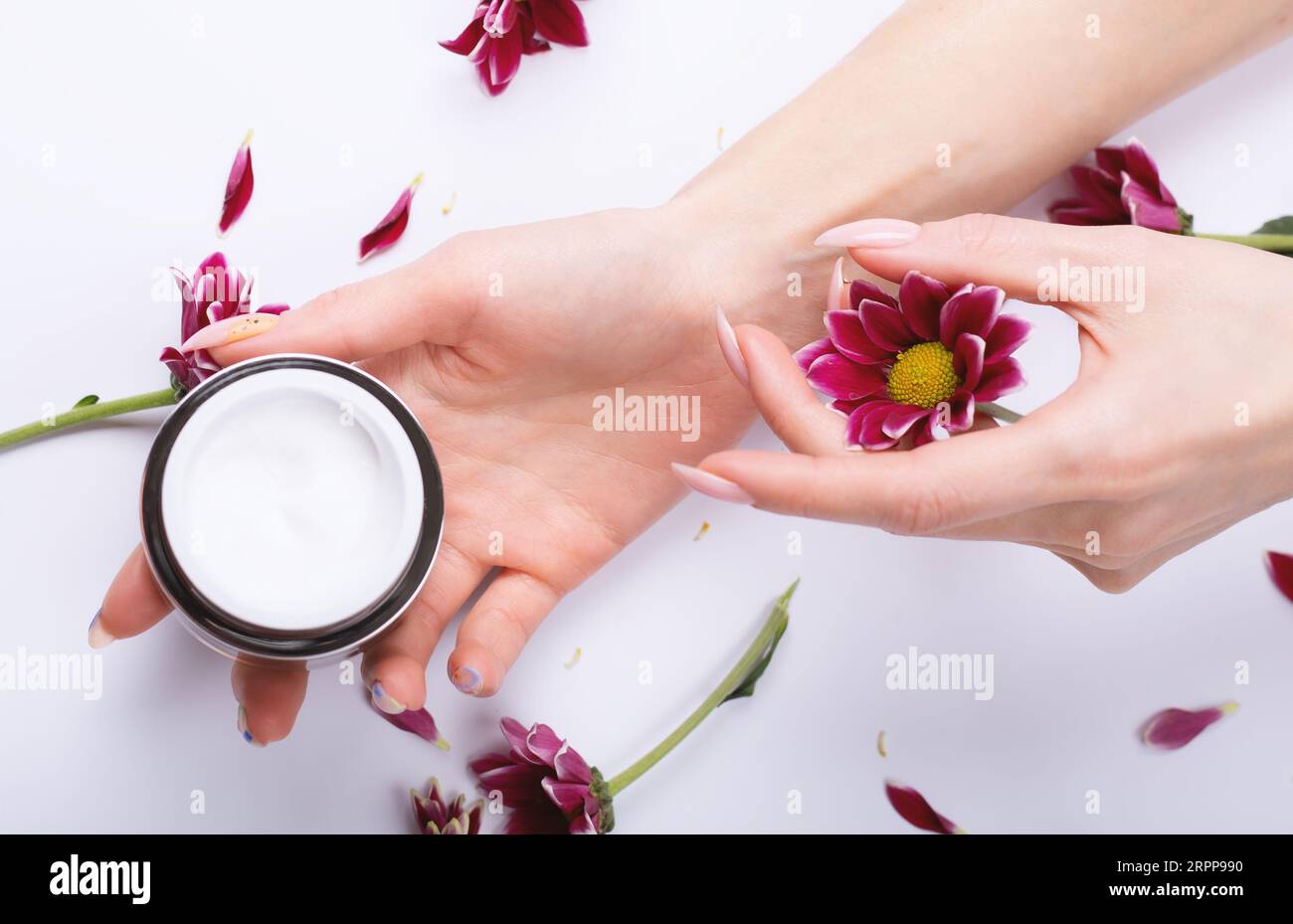 Female hands natural spa hi-res stock photography and images - Alamy