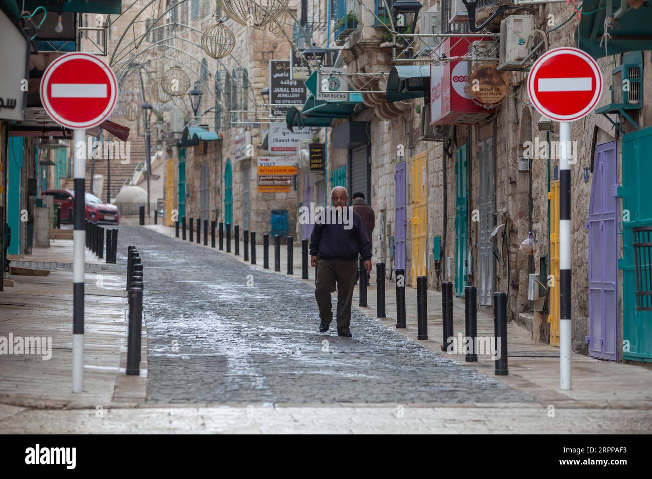 Elderly palestinian walks hi-res stock photography and images - Alamy