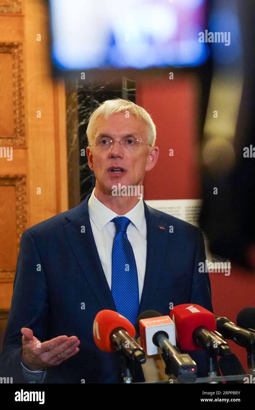 Trafic suspend hi-res stock photography and images - Alamy