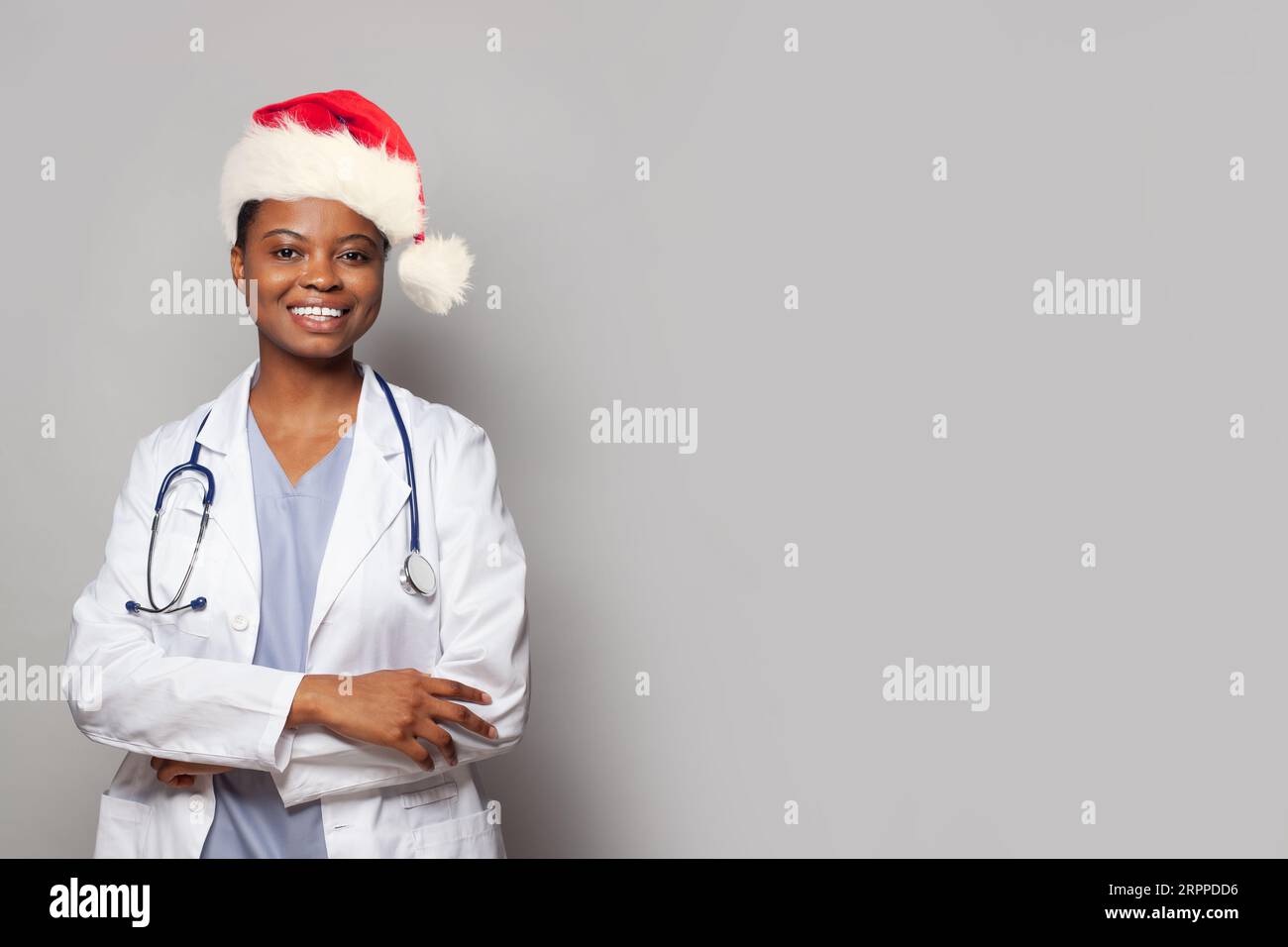 Attractive doctor woman christmas hat hi-res stock photography and ...
