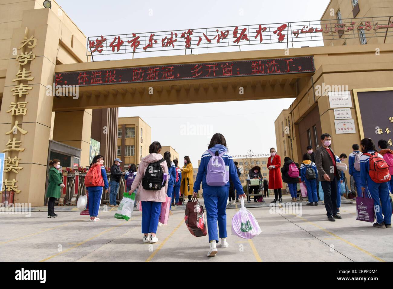 Go to school in china hi-res stock photography and images - Alamy