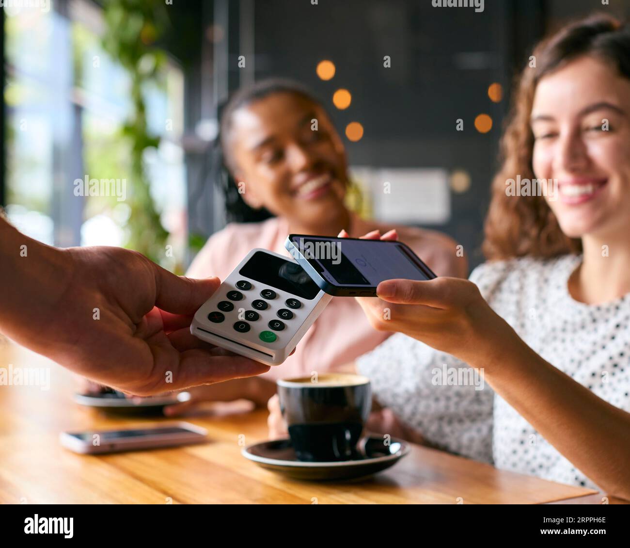 Two women coffee shop bill hi-res stock photography and images - Alamy