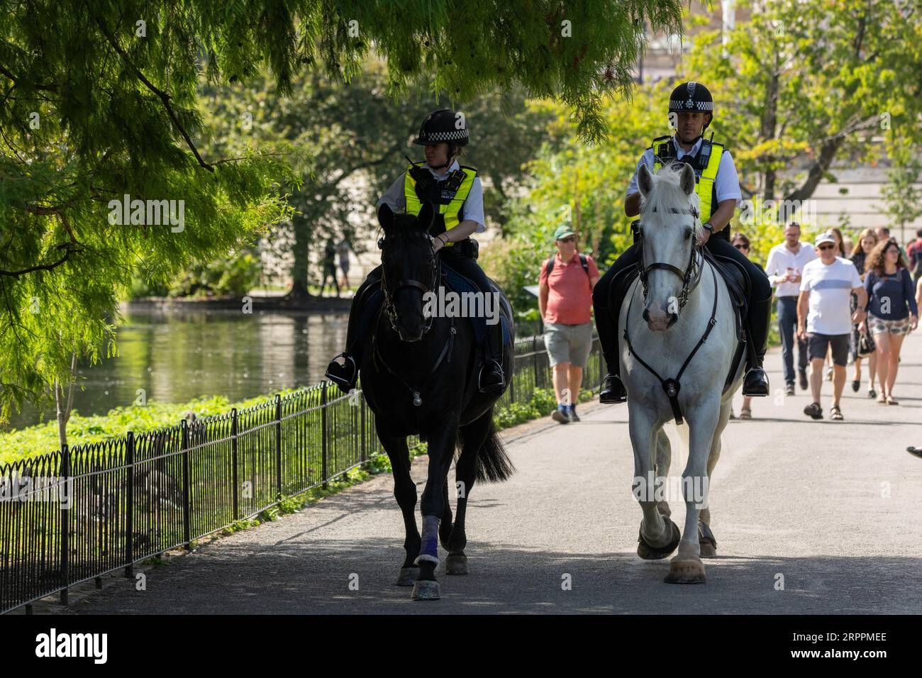 London, UK. 5th Sep, 2023. UK weather, Sunny day in St James Park and ...