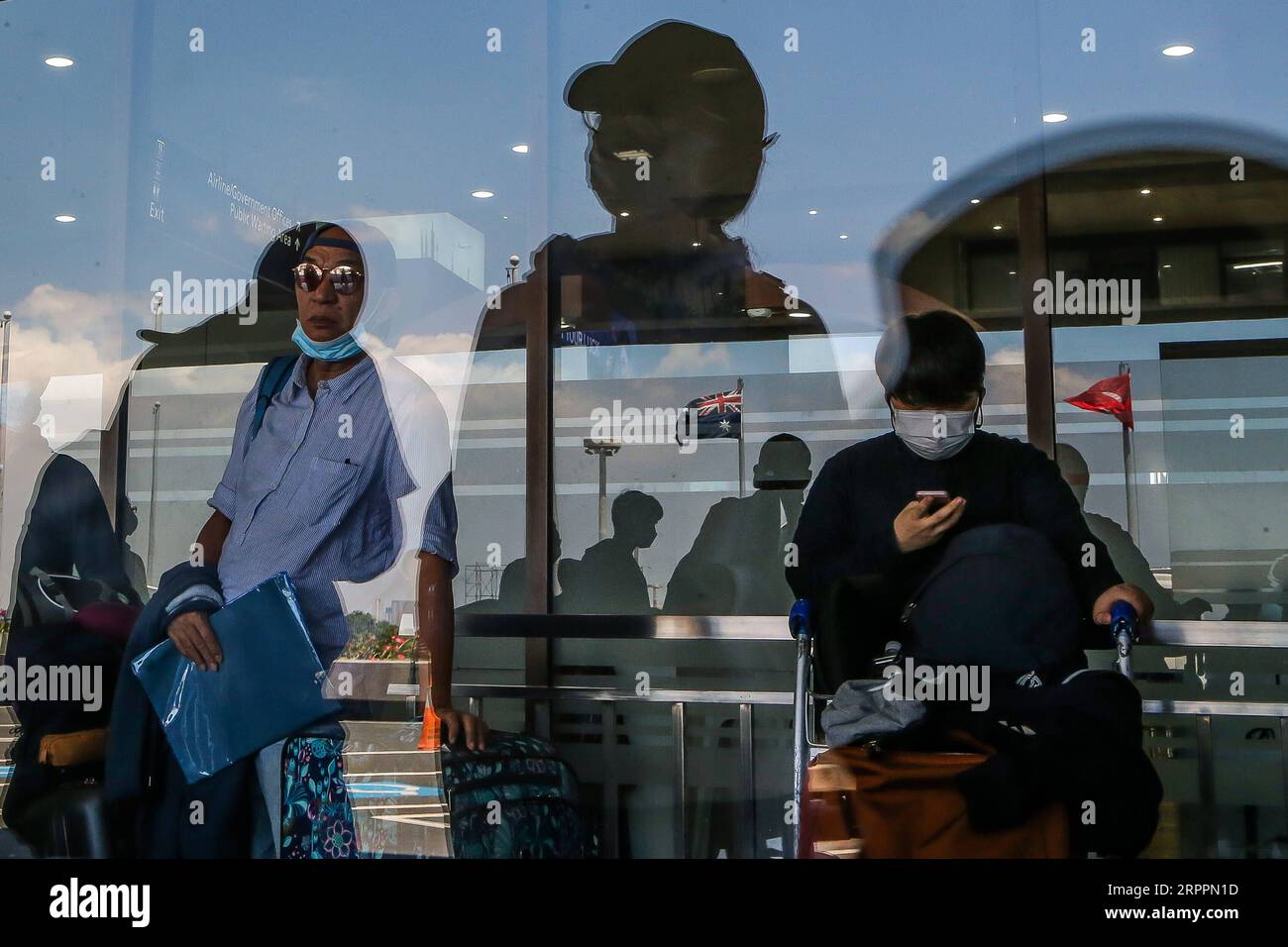 200319 -- PASAY CITY, March 19, 2020 -- People wearing face masks are ...